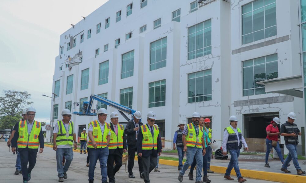 Ministro de salud recorre instalaciones del nuevo hospital de Colón ...