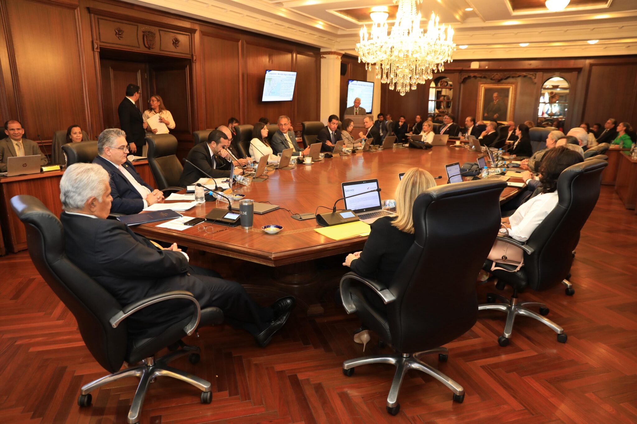 Aprueban cesión del contrato para rehabilitar carretera en zona ...