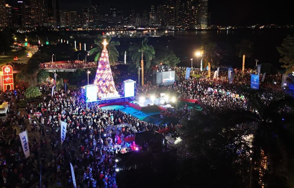 Alcaldía encendió la Navidad en la Cinta Costera – NexPanama