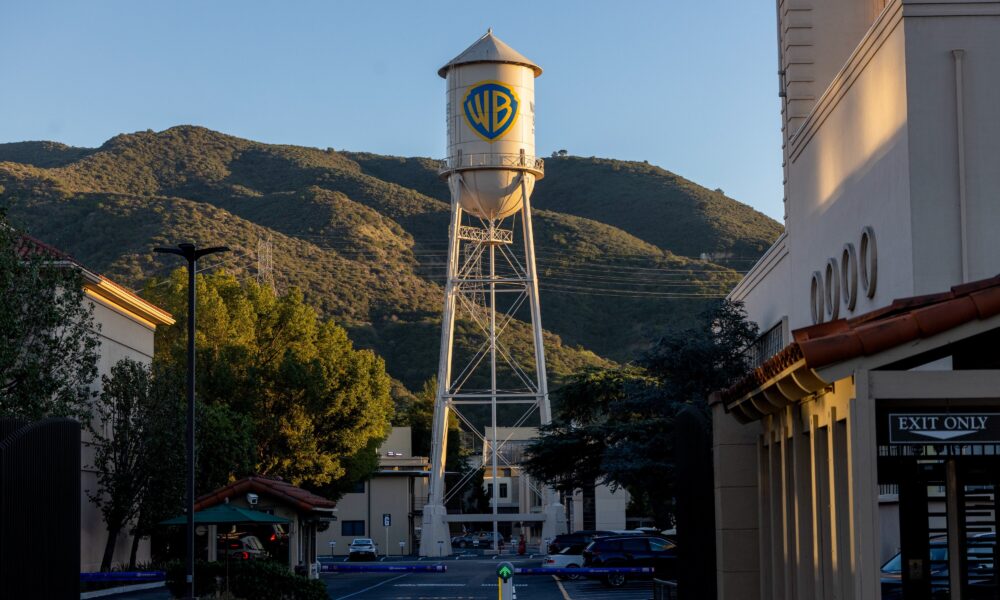 Warner Bros. Discovery considera «inadecuada y riesgosa» la oferta de ...